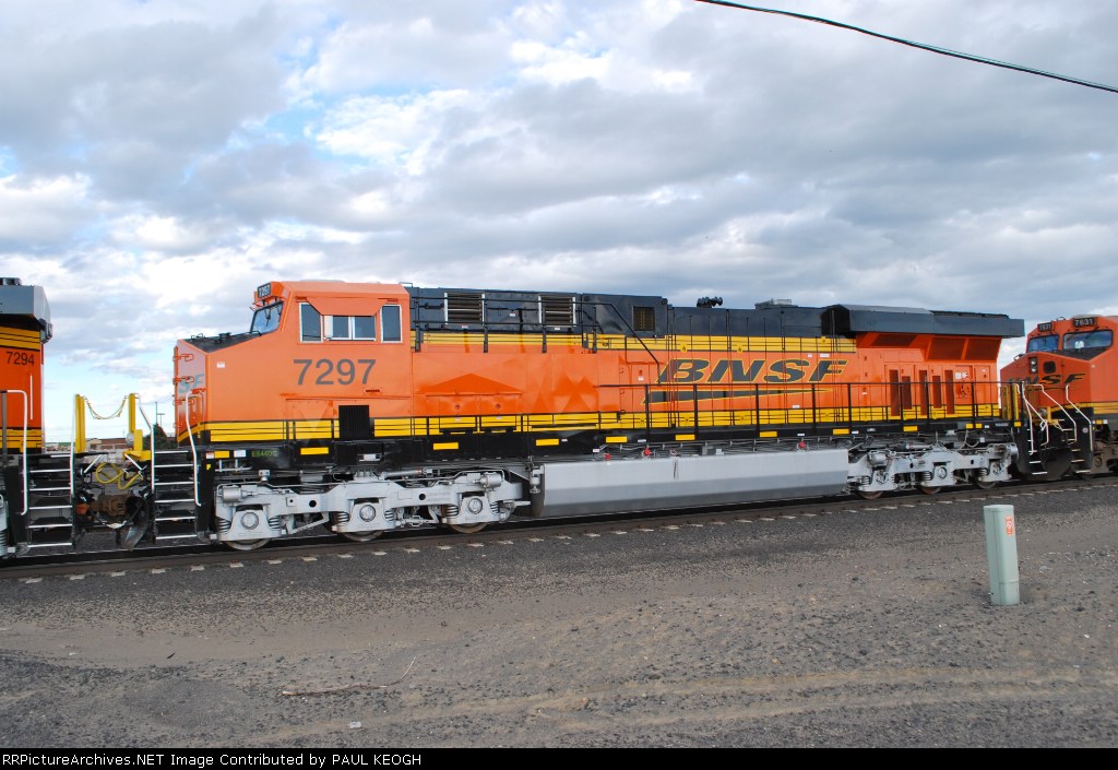 BNSF 7297 2nd unit behind lead BNSF 7294 on the Z PTL-CHI.